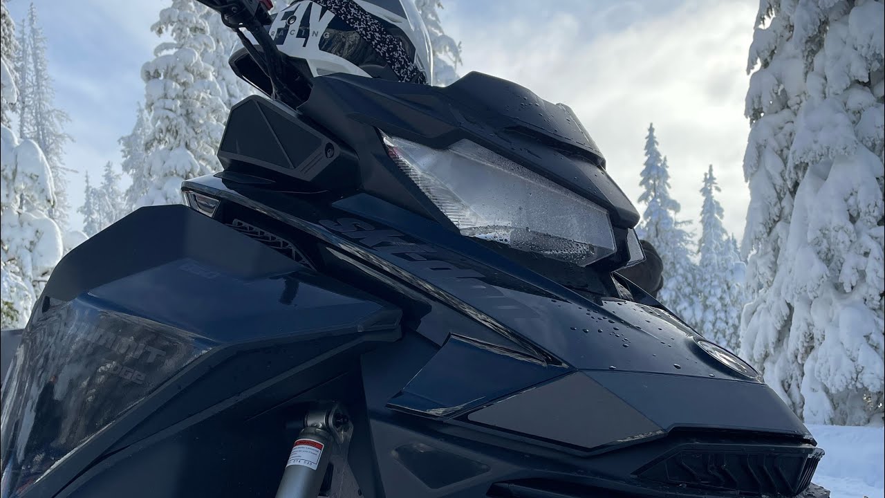 FOG & FIRE SNOWMOBILE TRIP - YouTube