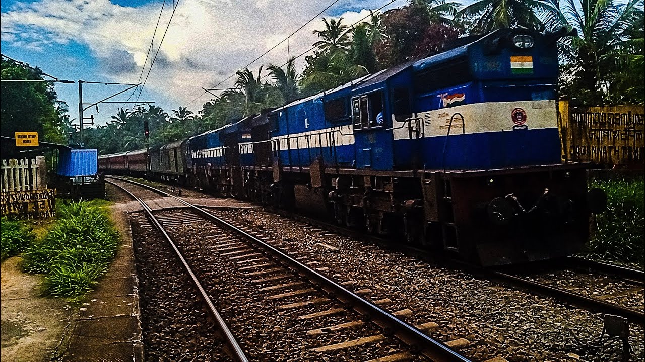 Ernakulam ac duronto express sprints past temple gate - YouTube
