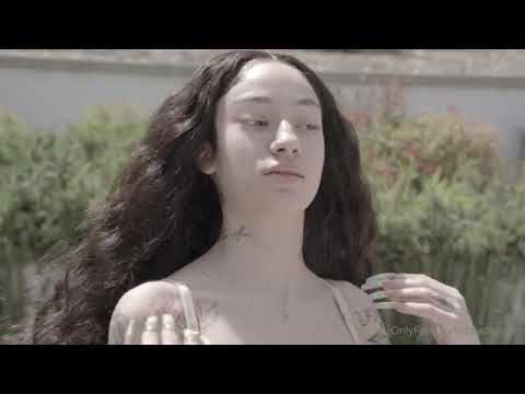 ❤️Bhad Bhabie ❤️ONLYFANS ❤️TAKES TOP OFF AND SHOWS 😍TITS😍