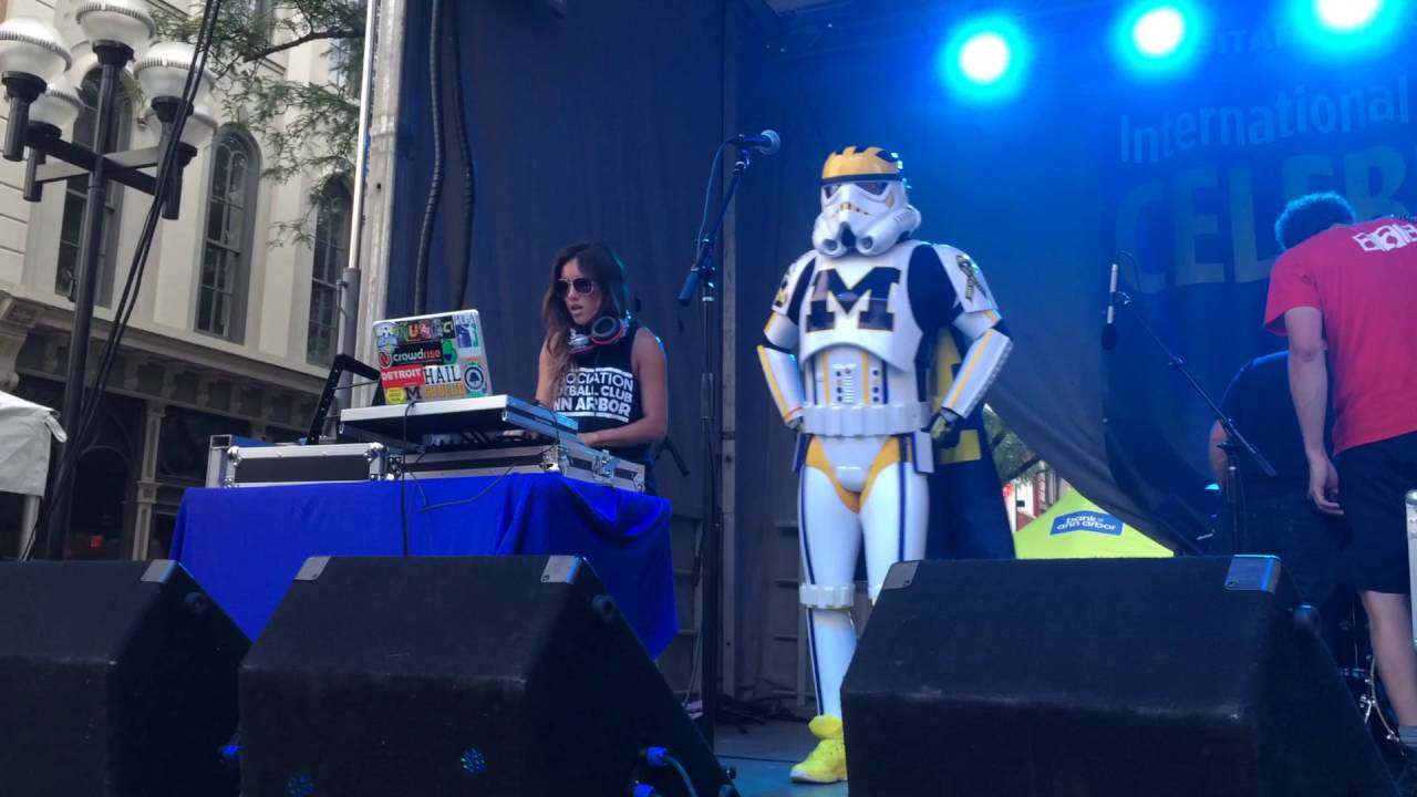 University of Michigan stormtrooper can dance - YouTube