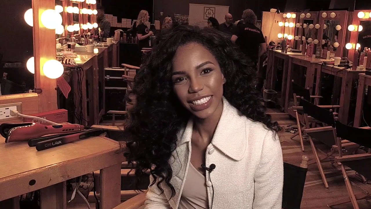 Get Miss Universe Dominican Republic 2019 Clauvid Daly defined curls ...