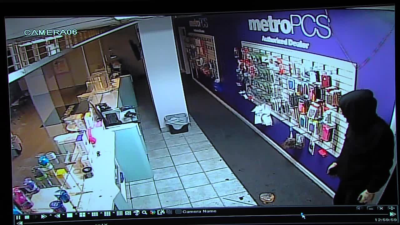 Surveillance video inside Metro PCS during robbery, fire - YouTube