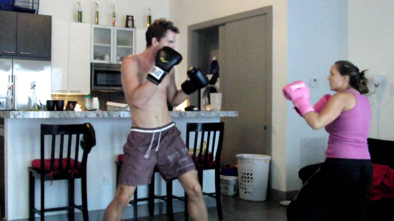 Boxing: Girlfriend knocks out her Boyfriend! - YouTube
