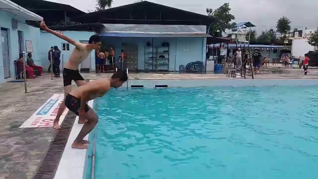 Diving race with friend - YouTube