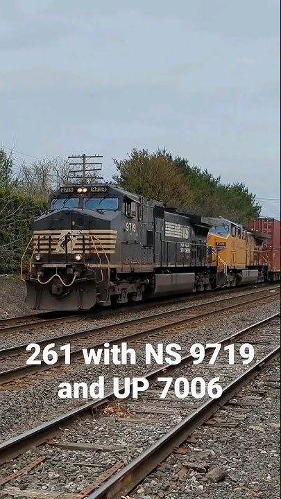 NS 261 led by NS 9719 and UP 7006 #norfolksouthern - YouTube