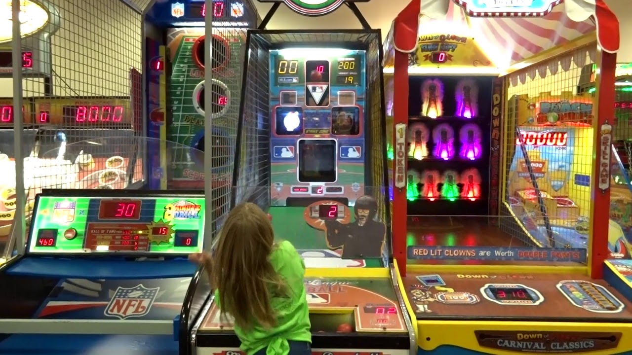 THE BEST BASEBALL PITCHER AT CHUCK E. CHEESE!! - YouTube