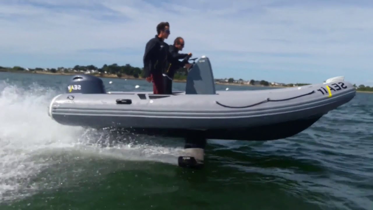 12 juillet 2017. World First Flying RIB - YouTube