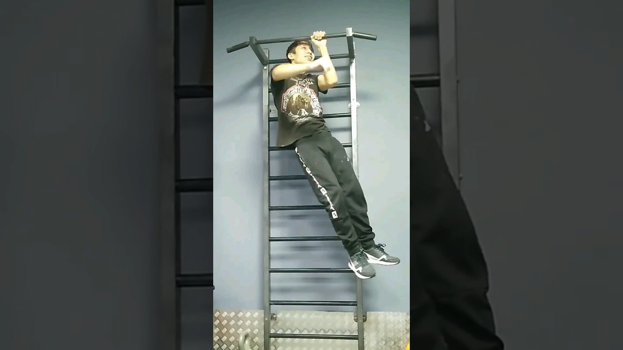 2 one arm pull ups (1 right arm, 1 left arm) - YouTube