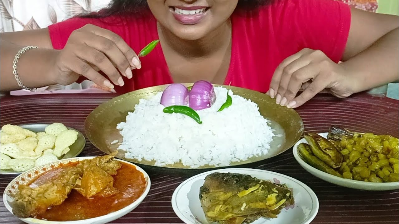 ASMR EATING PANTA BHAT WITH SPICY CHICKEN CURRY,ALO VAJA,FISH FRY ...