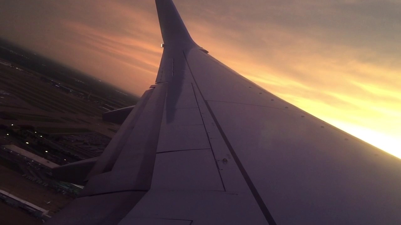 Stunning American 737-800 Sunset takeoff from Dallas-Fort Worth - YouTube