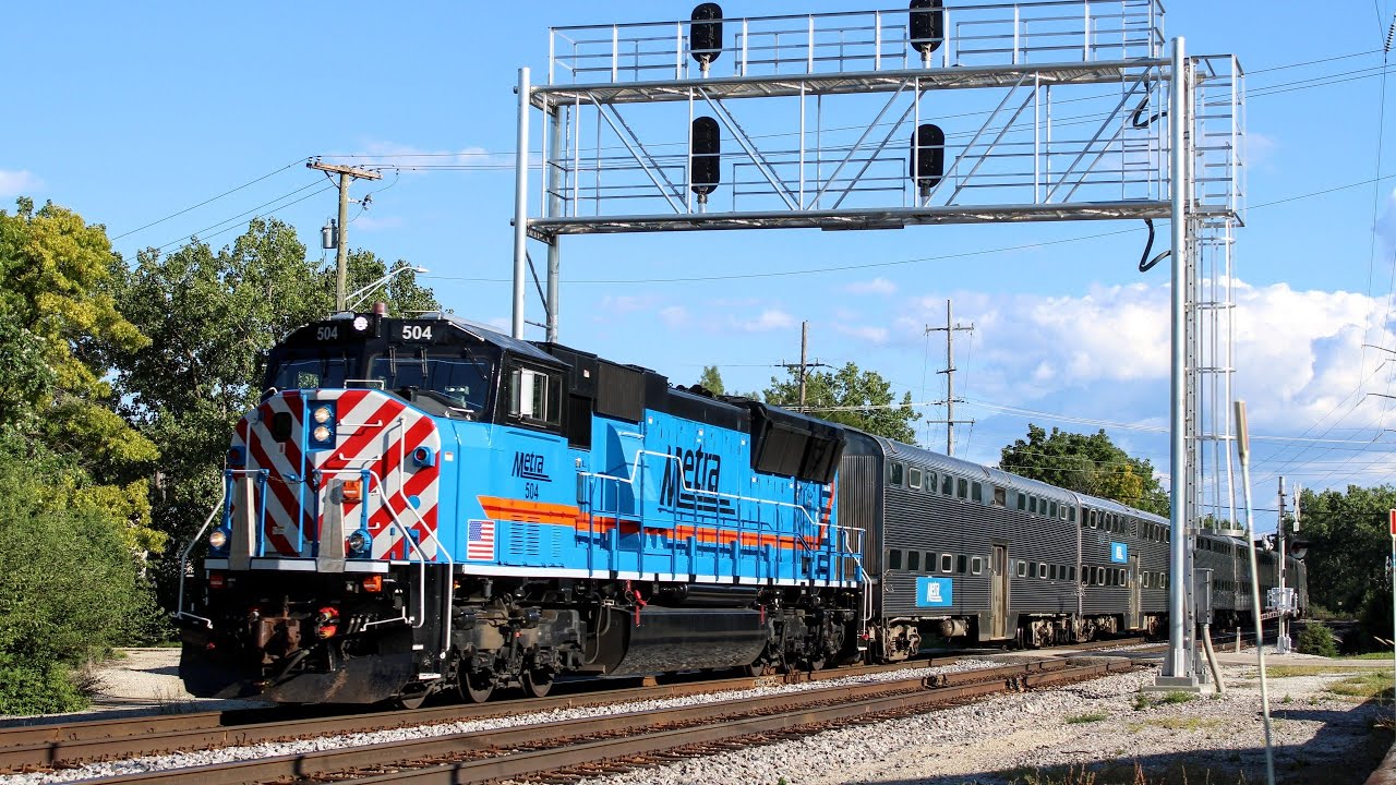 Metra SD70MACH 504 west at Elgin, Illinois on August 26, 2025 - YouTube