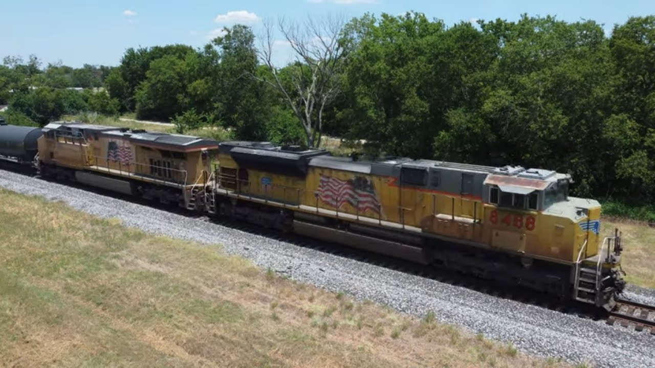 Southbound UP 8488/7812, Mixed freight Train, "Ennis Sub" Thornton, TX ...