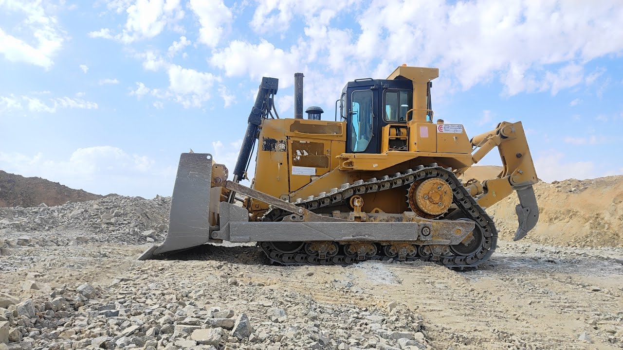 Neom City Project | D9R Bulldozer to climb Hill | Tabuk ,Sharma | 170Km ...