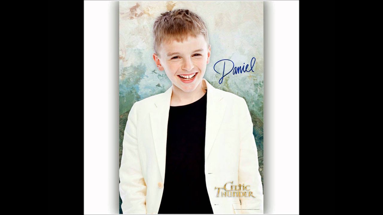 Daniel Furlong (boy soprano) sings Voice of an Angel.wmv - YouTube