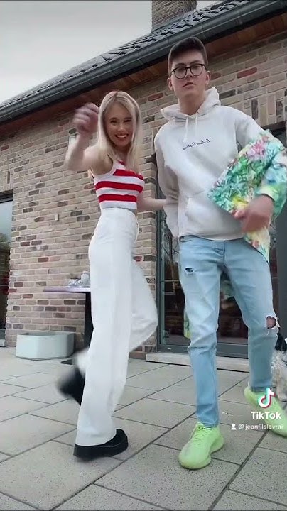 Valentine et Jeanfils Font une danse de malade - YouTube