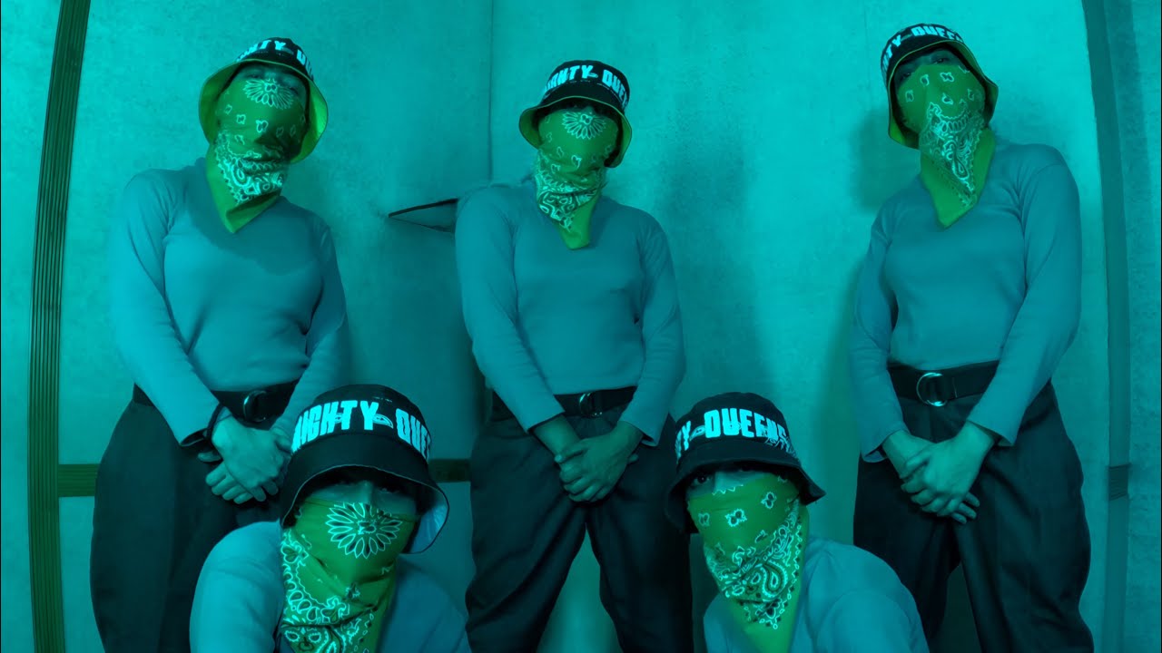 Boom boom pow | Mighty Queens - YouTube