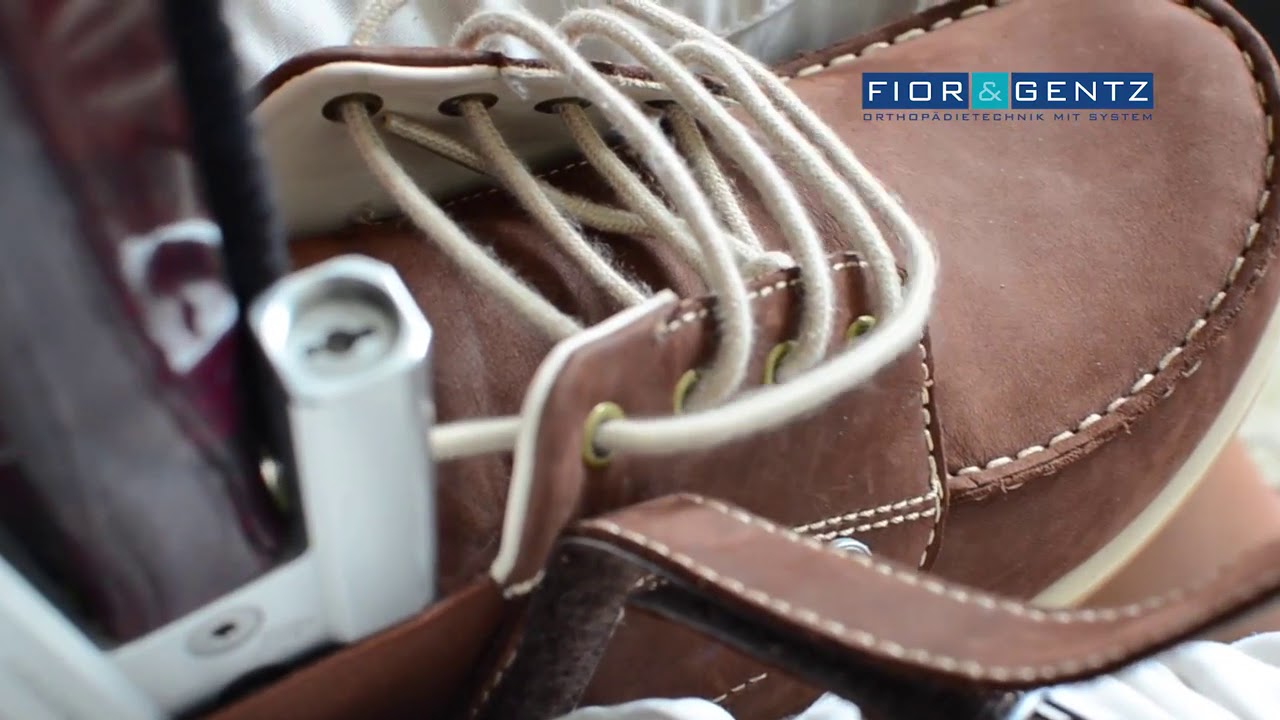 One-Handed Lacing with Fior & Gentz - YouTube