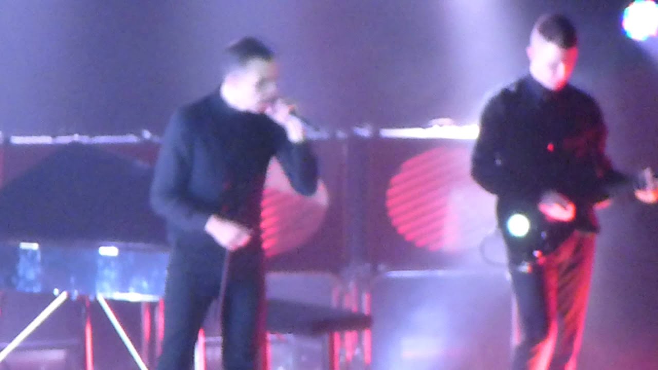 Hurts - Exile (live Berlin 2013) - YouTube