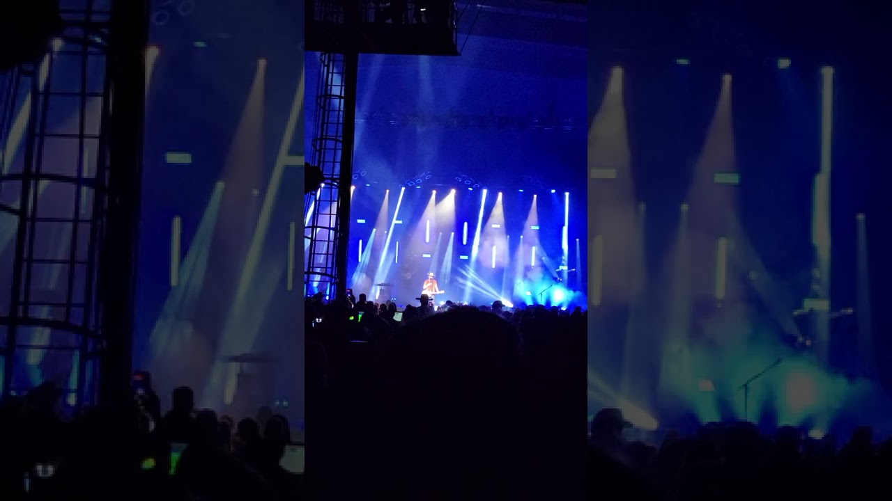 Testing the Camera and Zoom of Samsung Galaxy s21 at a Live Concert ...