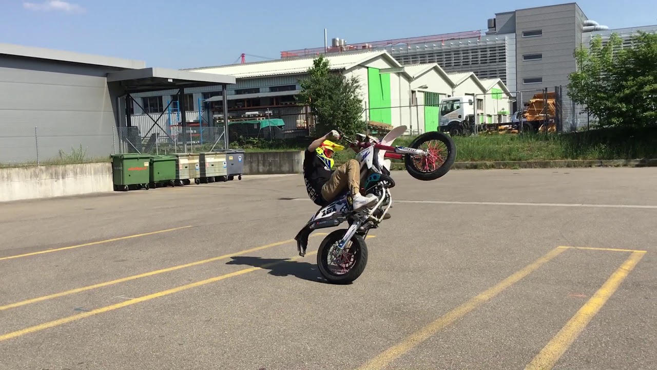 Fantic Caballero 50ccm Supermoto Circlewheelie Stunt - YouTube