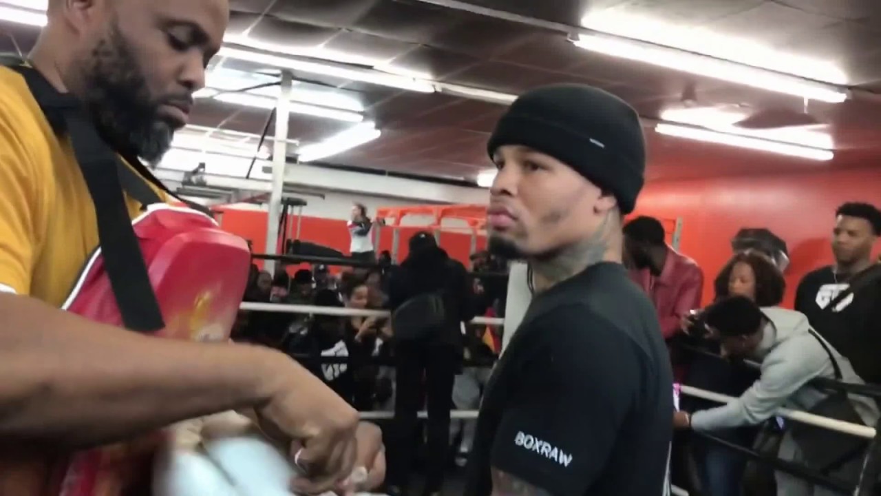 Gervonta Tank Davis POWER At 135 WORKING MITTS EsNews Boxing - YouTube