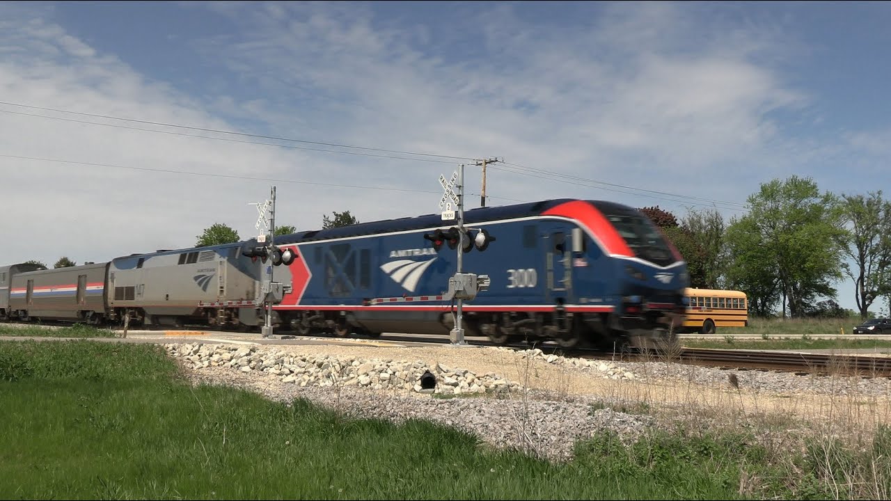 AMTK 300 Leads the Empire Builder - YouTube
