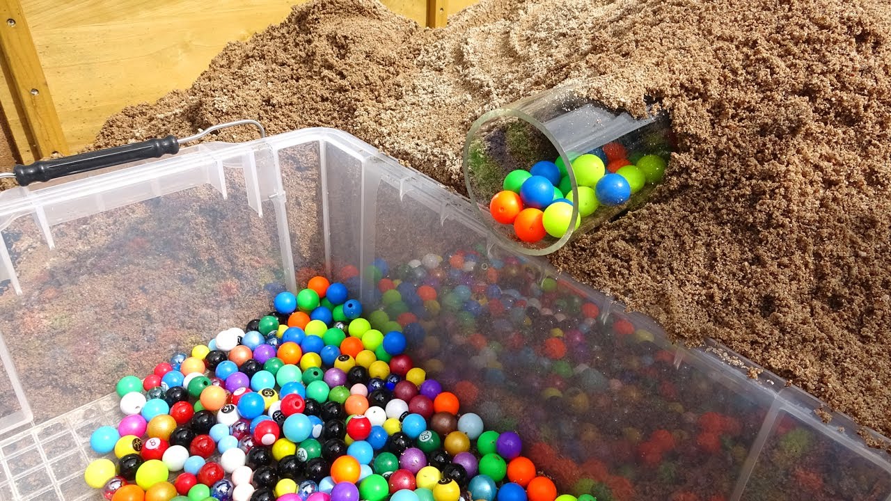 Marble run race ☆ Sand mountain tunnel & colorful rain gutter course ...