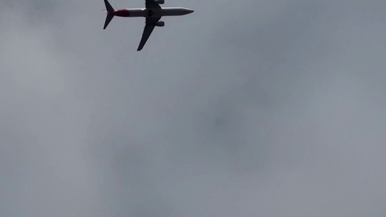 Plane spotting: 5 different planes Passing by! - YouTube