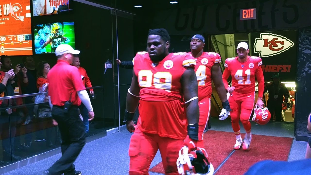 Chiefs return to locker room following home loss to Colts - YouTube