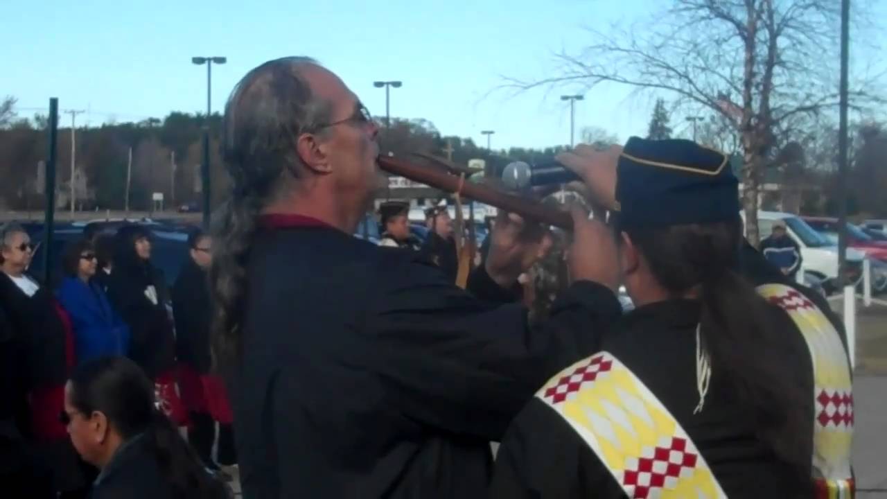 Taps performed on Native American flute by Tommy Lee - YouTube