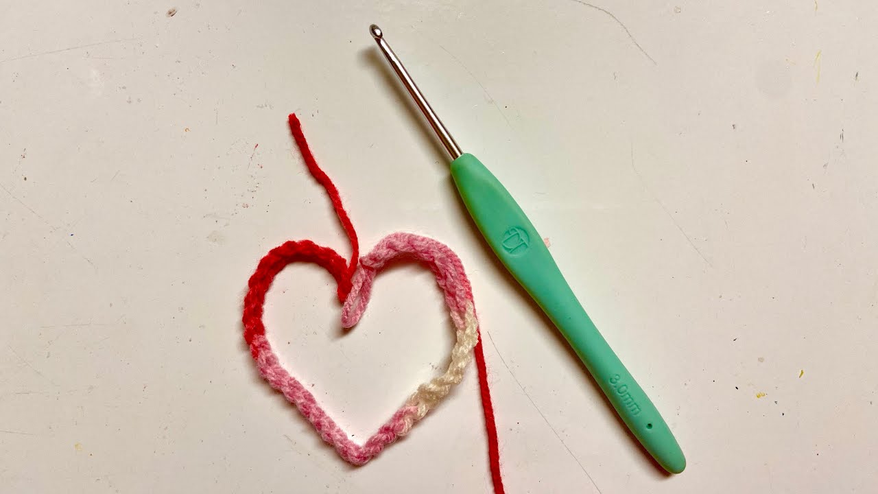 🧶 Crochet with me - simple chain stitch/ bracelet - YouTube