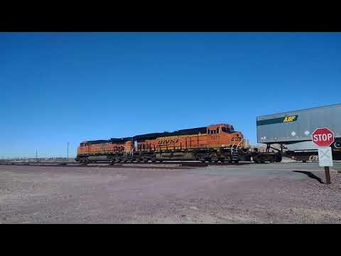 WB BNSF Spine Cars/Domestic Intermodal Train In Nebo Ca! #bigbossrailfanner - YouTube