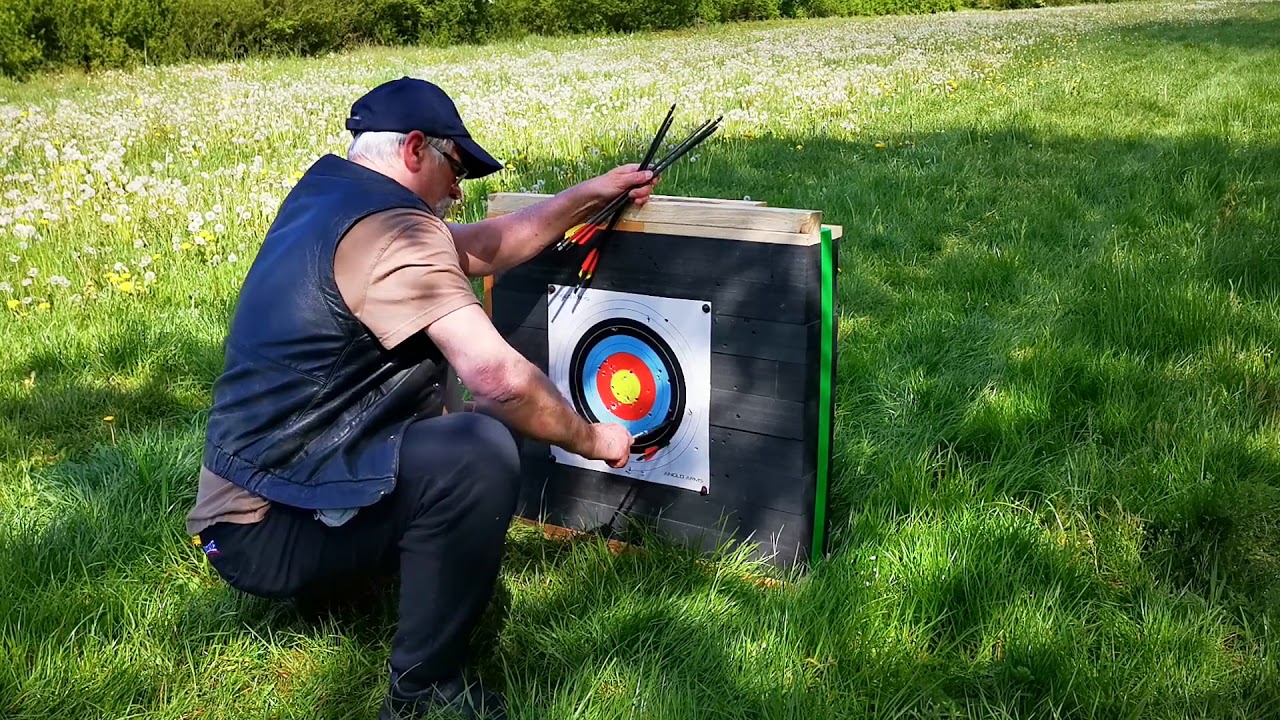 EK Archery Cobra R9 mit RX Bogen 40 m - YouTube