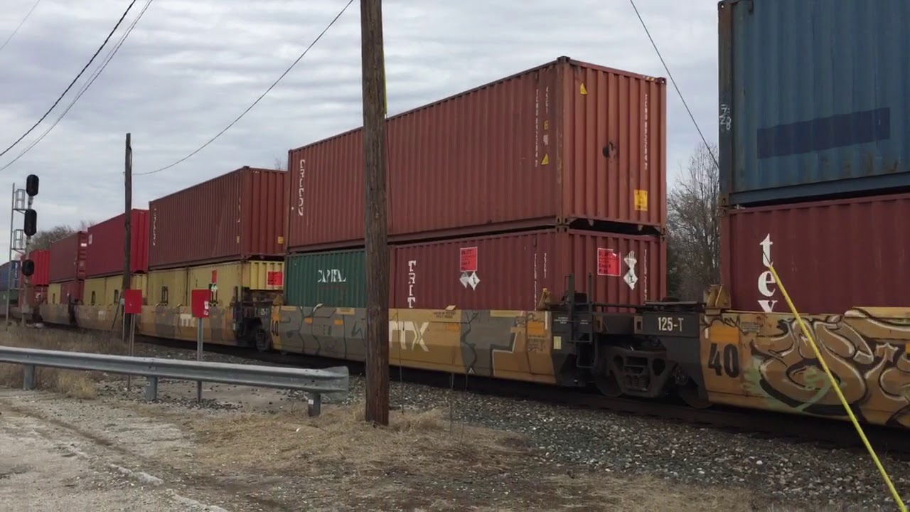 Decatur & Eastern Illinois Freight Train 11 & CSX Freight Train 252 ...