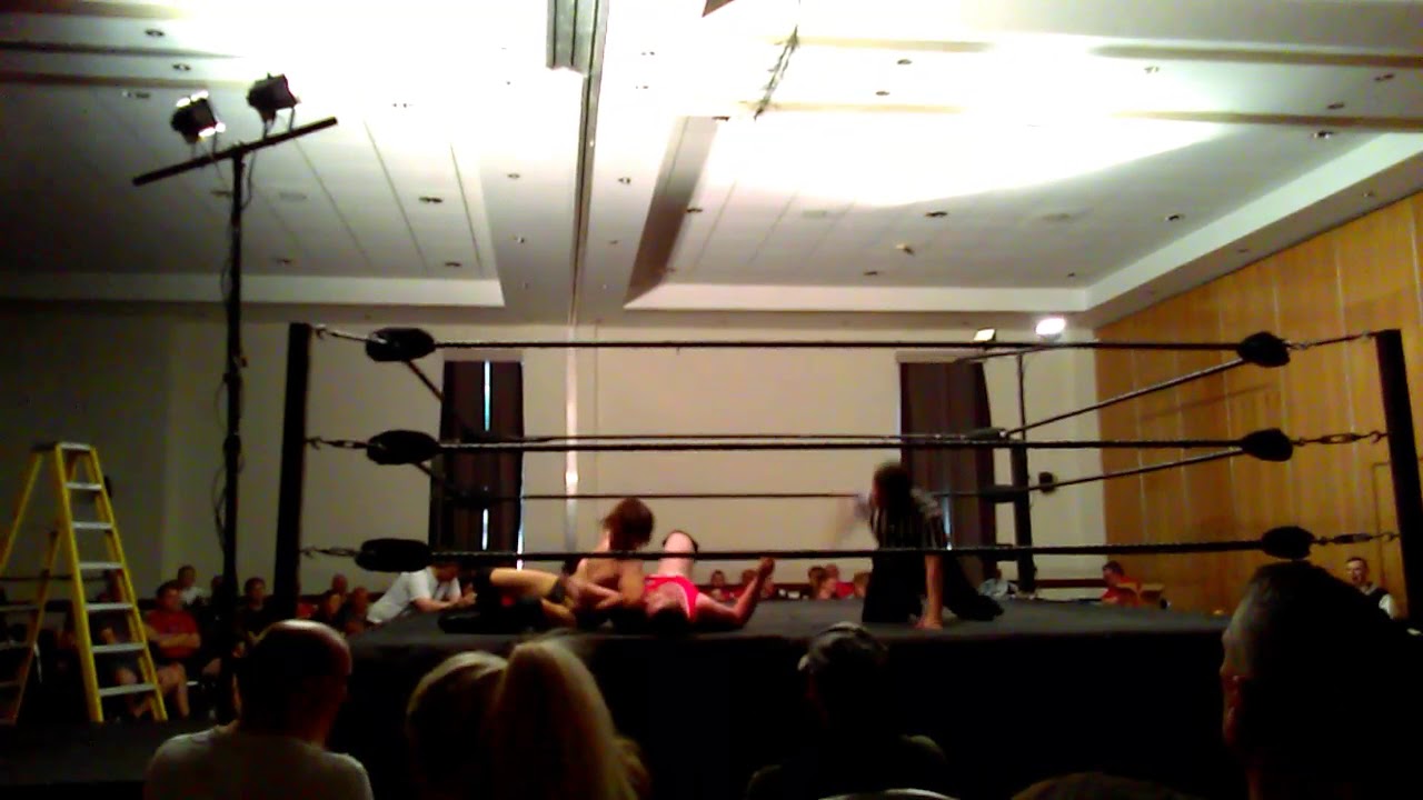 Ashley Dunn Double Foot Stomp on Oliver Ross @Apex Ascend - YouTube