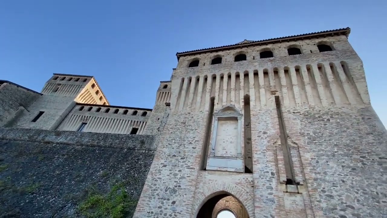 CASTILLO DE TORRECHIARA (LANGHIRANO, PARMA, ITALIA) - YouTube