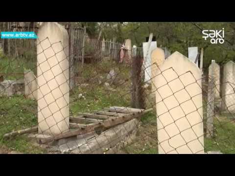 Bu kendde qebirlerin uzerine nerdivan qoyulur.