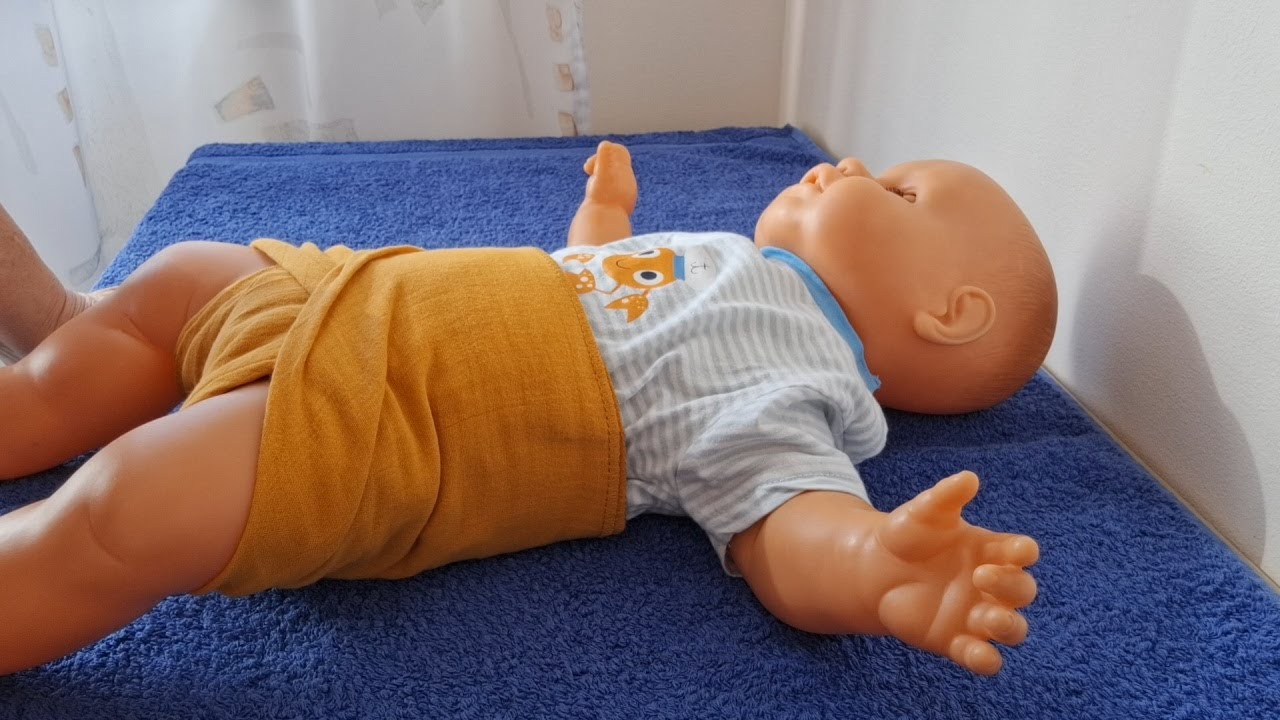 Mullwindel falten und anlegen bei Babys mit Hüftgelenksdysplasie. - YouTube
