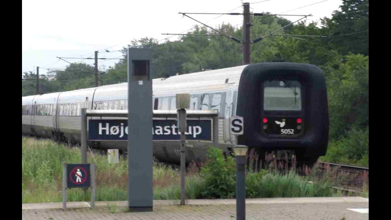 Denmark: Hoje Taastrup, 16 car IC train formed of 1 x IR4 EMU & 4 x IC3 ...
