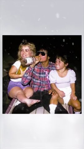 Michael Jackson drinking vodka in the company of two midgets on the set ...