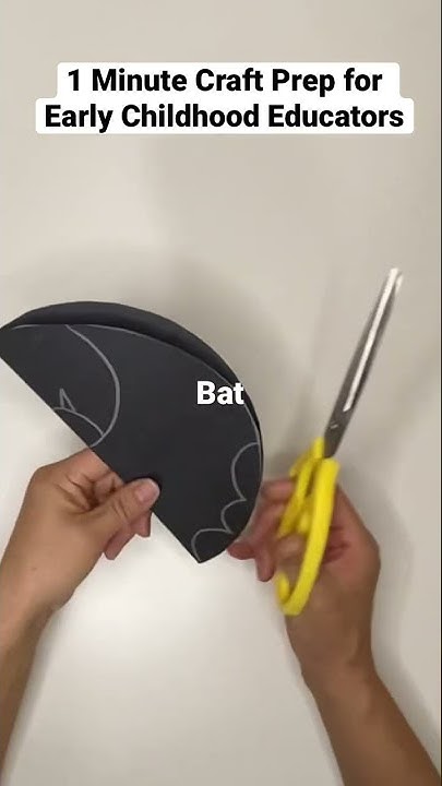 How to cut out a bat shape really quick 🦇#halloween # ...
