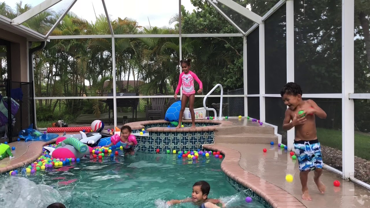 Pool Party Ball Fight Mom VS Kids - YouTube