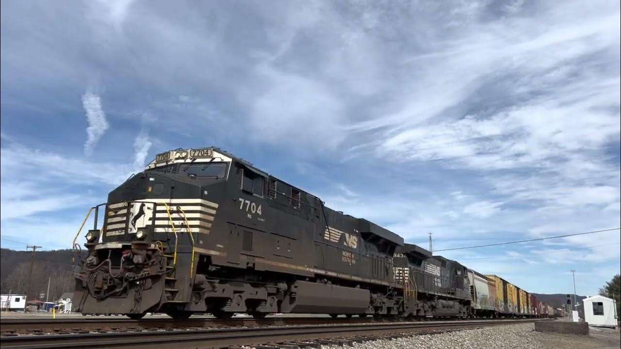 NS ES44DC 7704 w/ Nice K5HL Leads Manifest 123 on 2/10/23 - YouTube