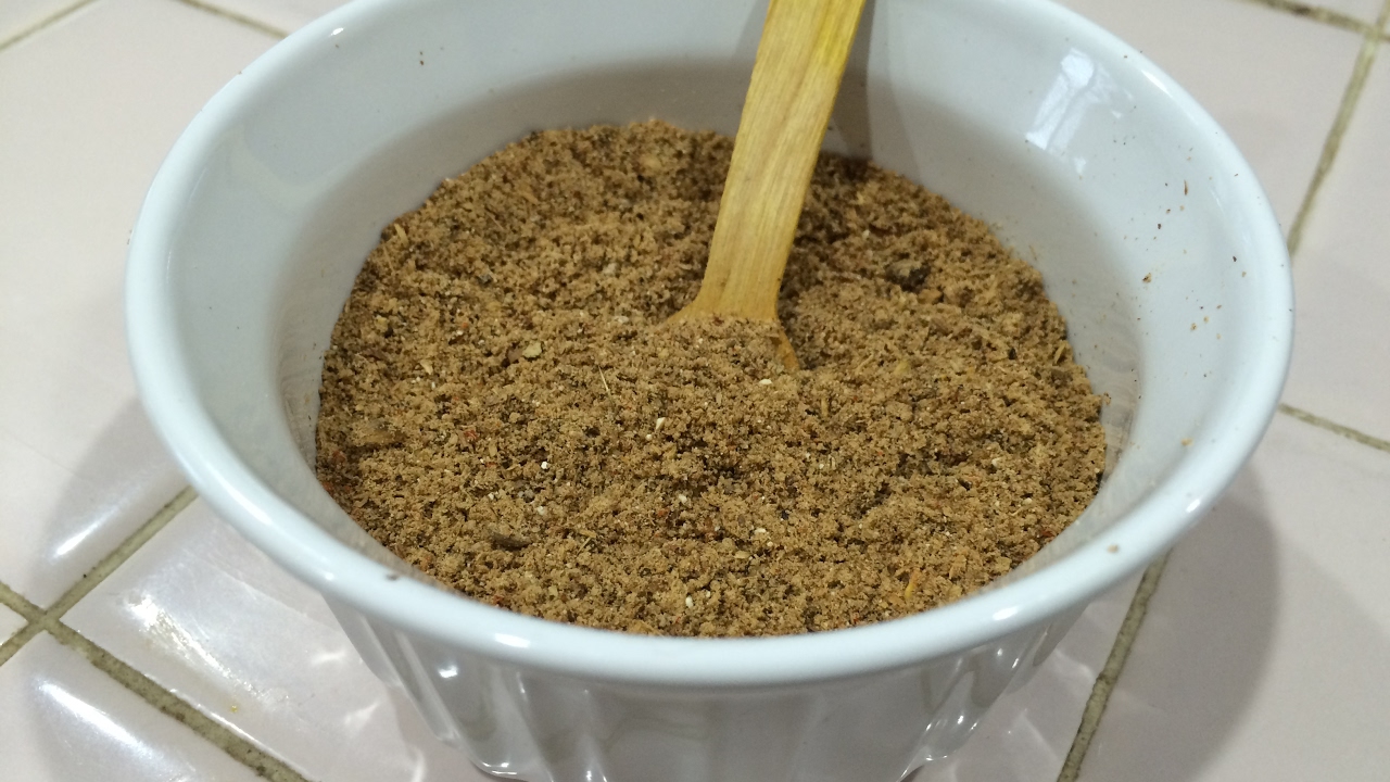 Homemade Chettinad Chicken Masala Powder - YouTube