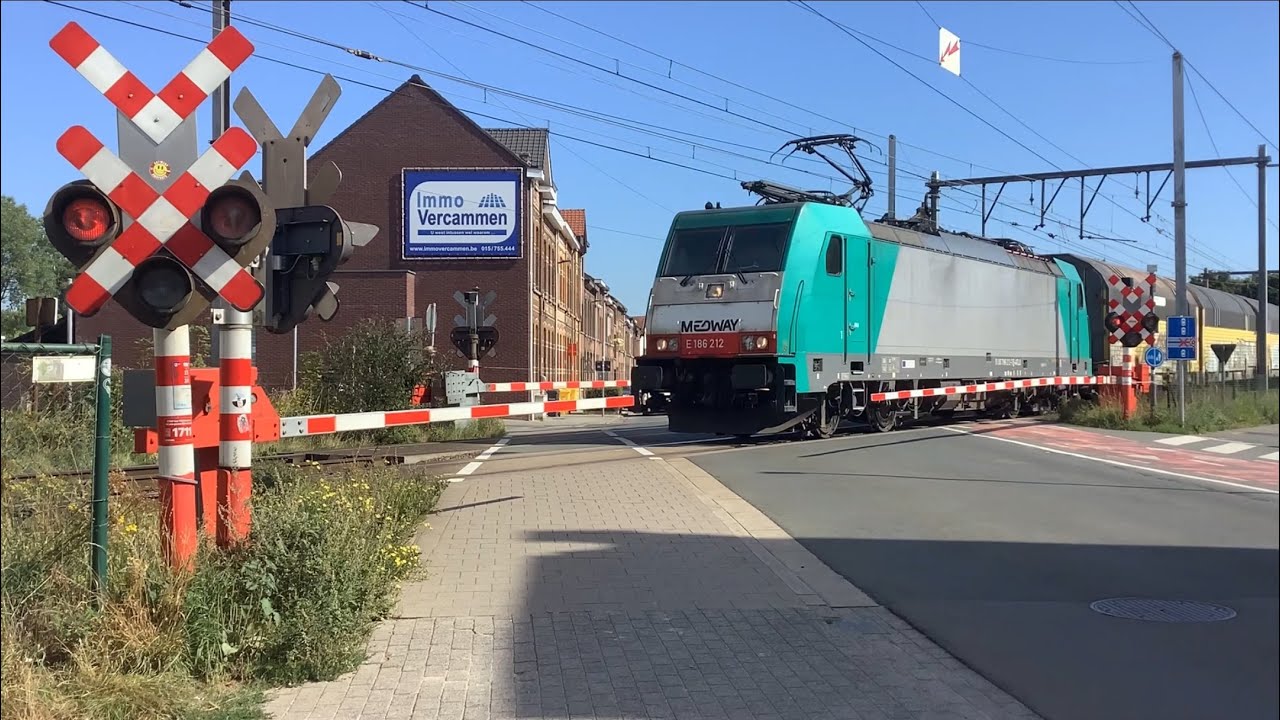 Overweg In Lier en Mechelen (B) // Belgium Railroad Crossing - YouTube