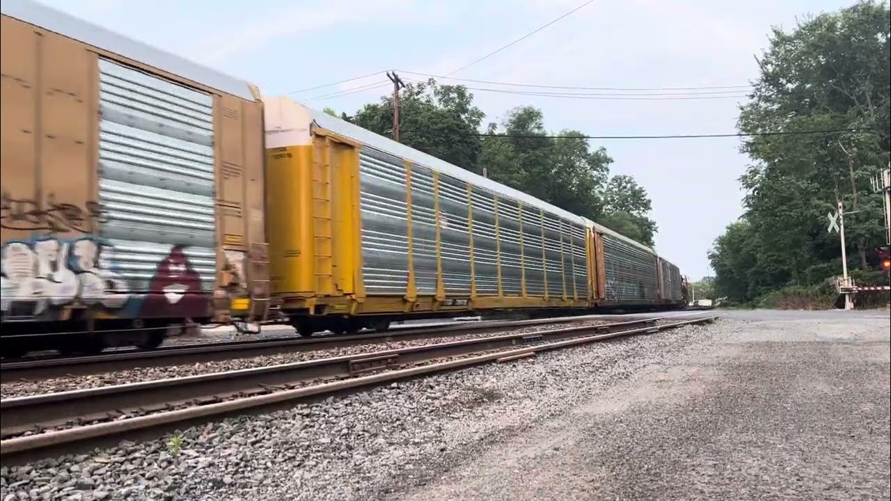 (ALL ROARING EMD POWER) CSX 4714 SD70MACe leads CSX M403 through Piscataway,NJ - YouTube