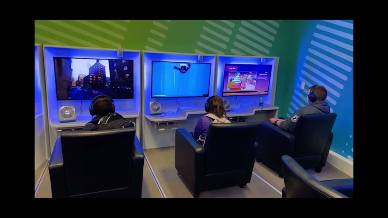 Playing video games at Gameway - YouTube