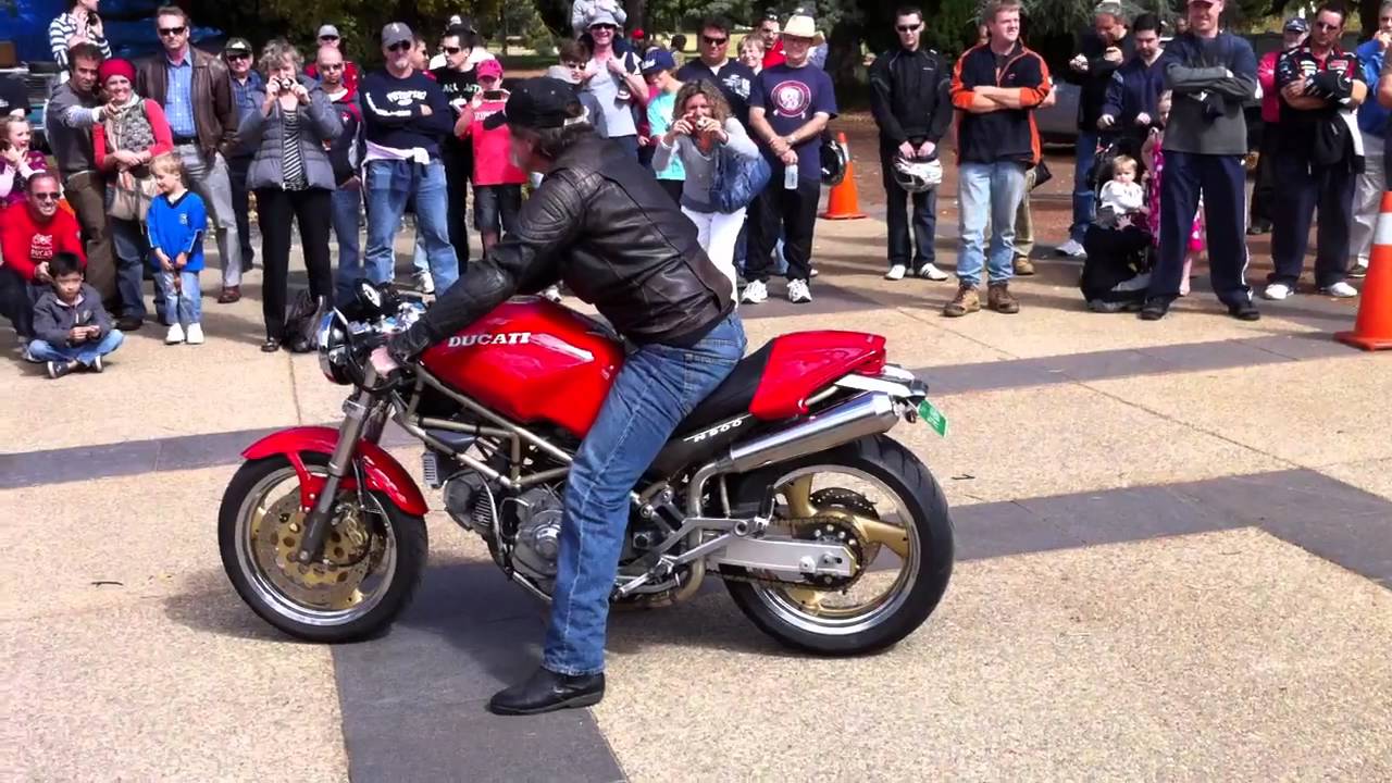 Monster 900 Sil Moto sound-off - YouTube