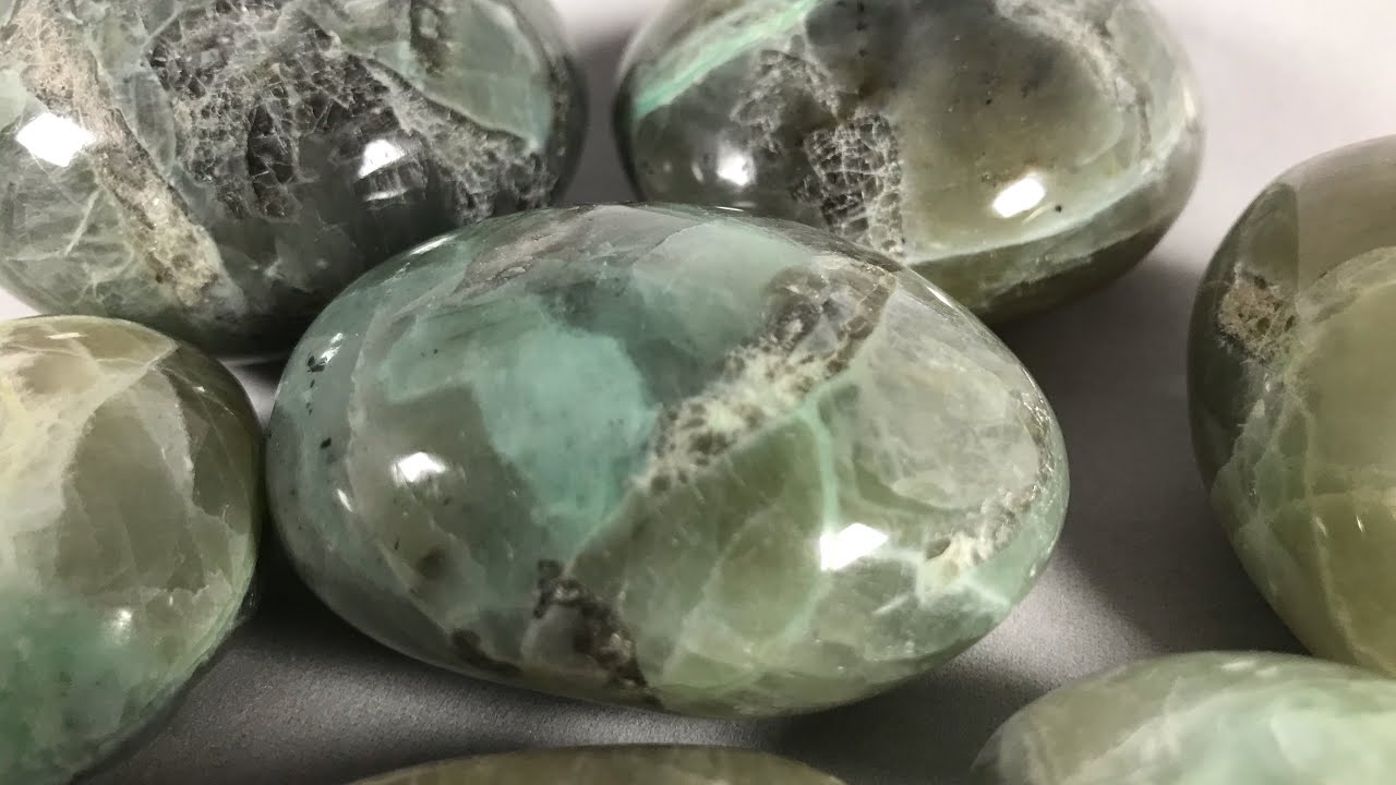 Garnierite Polishes Stones - Green Moonstone - YouTube