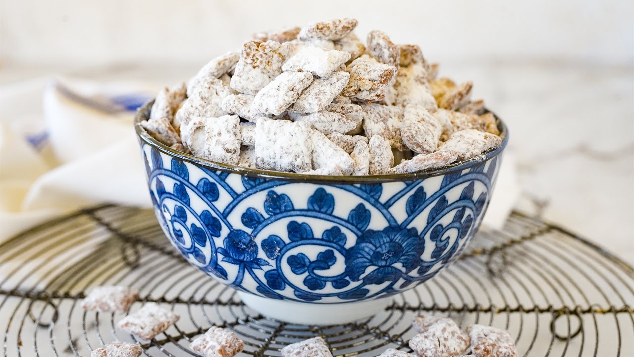 How to Make Muddy Buddies | An easy and quick recipe - YouTube